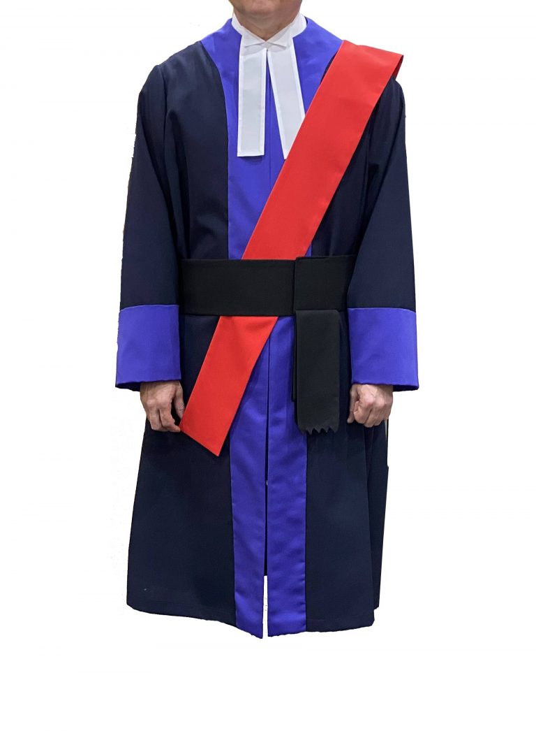 Gowns Archives | Regalia Craft